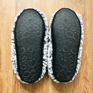 Secret Treasures | Shoes | Secret Treasures Fleece Treaded Cushy ...